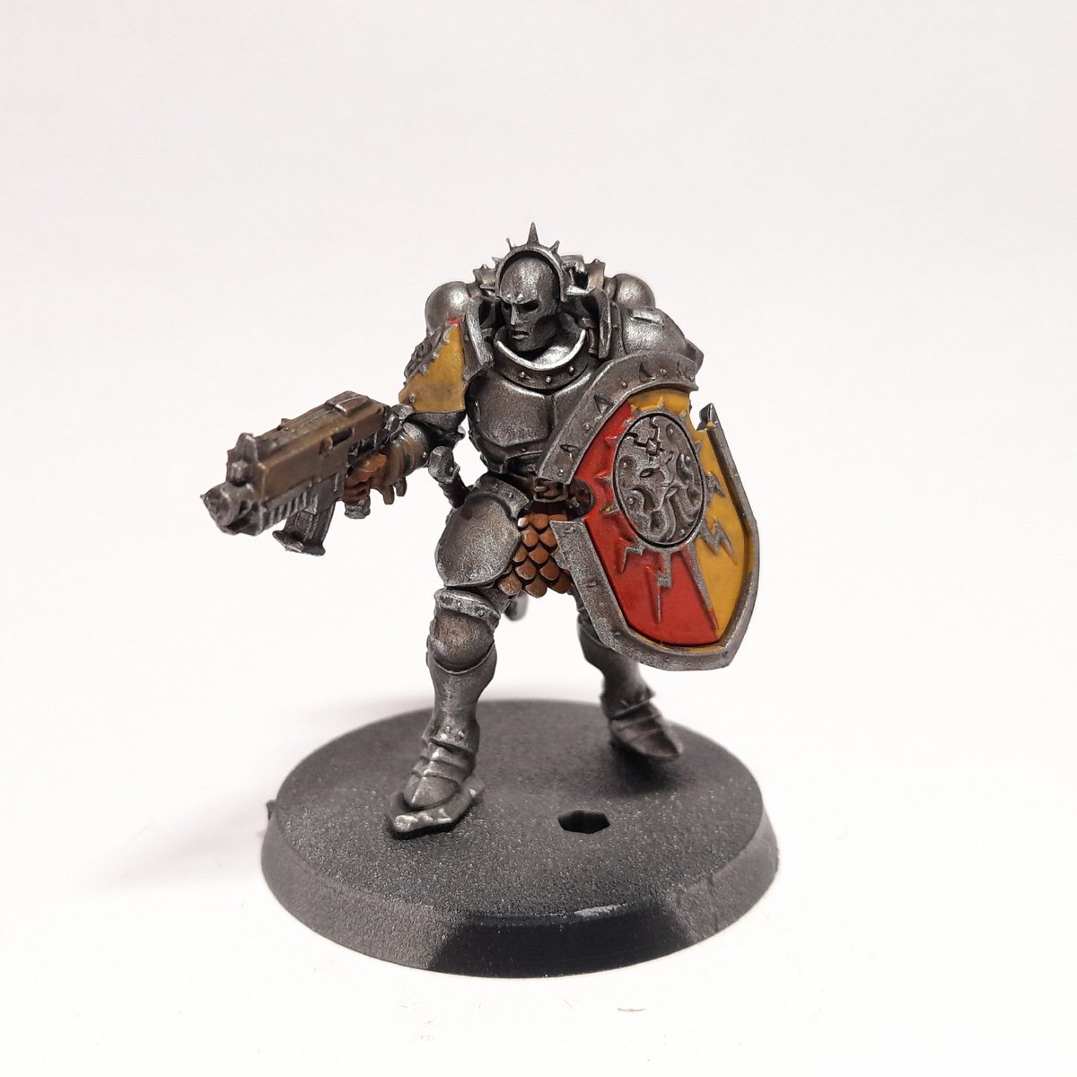 The Stormcast chaplain looks nice : r/ageofsigmar